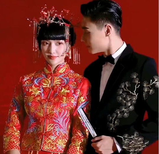 新人拍摄中西结合式婚纱照，成片后却有意外效果，网友：想结婚了|中西|婚纱照|新人_新浪新闻