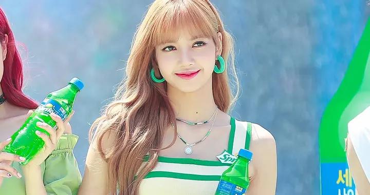 Lisa从土妞变身芭比全靠它！黑唇金发都不在话下，堪称最强逆袭|素颜_新浪新闻