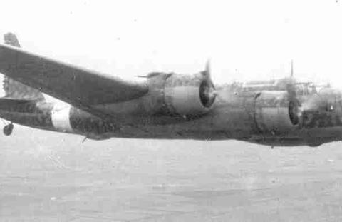 轰炸机中的奇葩，墨索里尼儿子丧命的飞行舰炮，P108A反舰轰炸机|意大利_新浪新闻