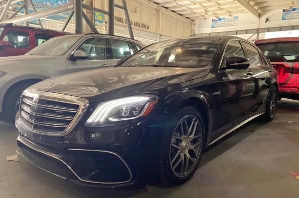 实拍奔驰AMG S63，搭4.0T引擎马力612匹，3.4秒破百！-新浪汽车