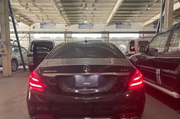 实拍奔驰AMG S63，搭4.0T引擎马力612匹，3.4秒破百！-新浪汽车