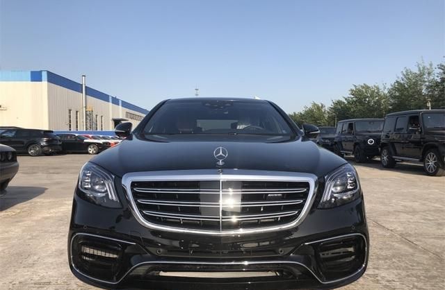 实拍奔驰AMG S63，搭4.0T引擎马力612匹，3.4秒破百！-新浪汽车