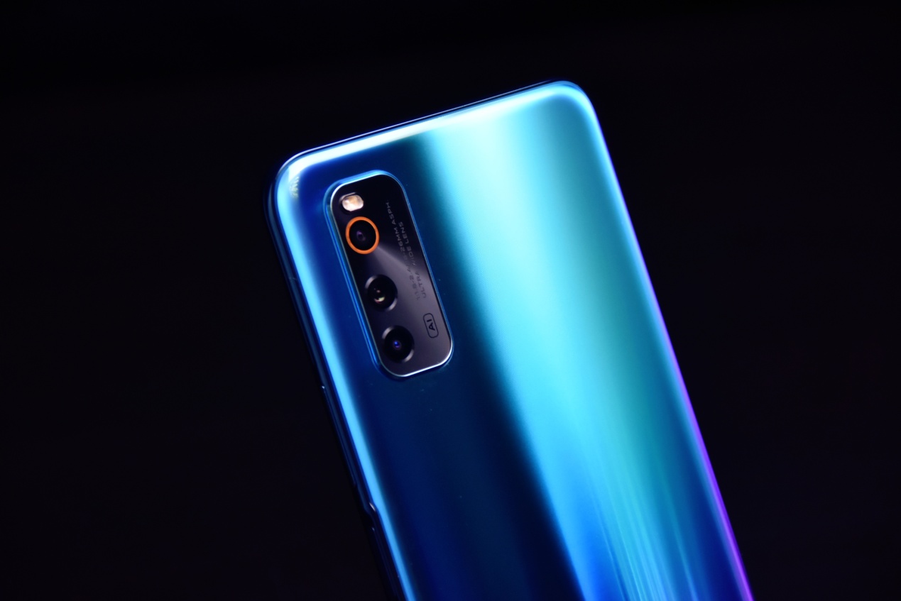 时尚设计+极致性能只要2698元？iQOO Neo3开箱图赏__财经头条