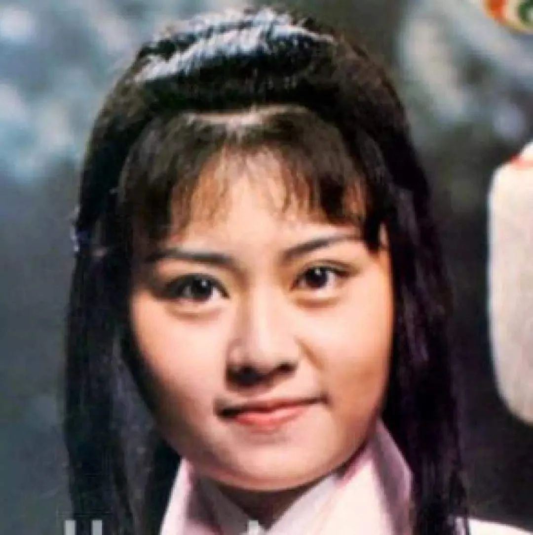 53岁李若彤晒马甲线，七版小龙女造型回顾：李若彤经典刘亦菲冷艳