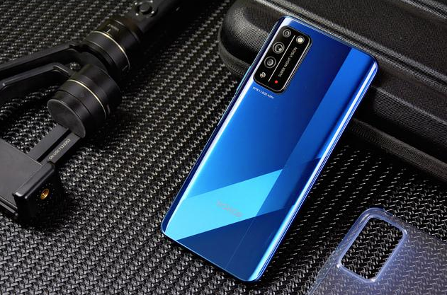 荣耀X10销量喜人，10万台卖光只用了8分钟，无愧千元机“机皇”__财经头条