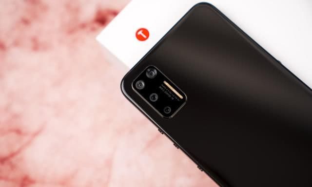 被冷落的小众旗舰！855Plus+高颜值，跌至2299元能不能买？__财经头条