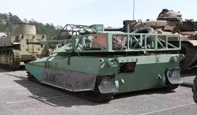 垃圾场暗藏科幻坦克？美国幻想用其对抗T72|坦克|炮塔|潜望镜_新浪新闻