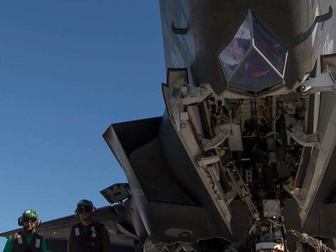 F-22航电系统比歼-20还要弱？难怪它无法加装EOTS/EODAS系统|宝石柱|系统|歼-20_新浪新闻