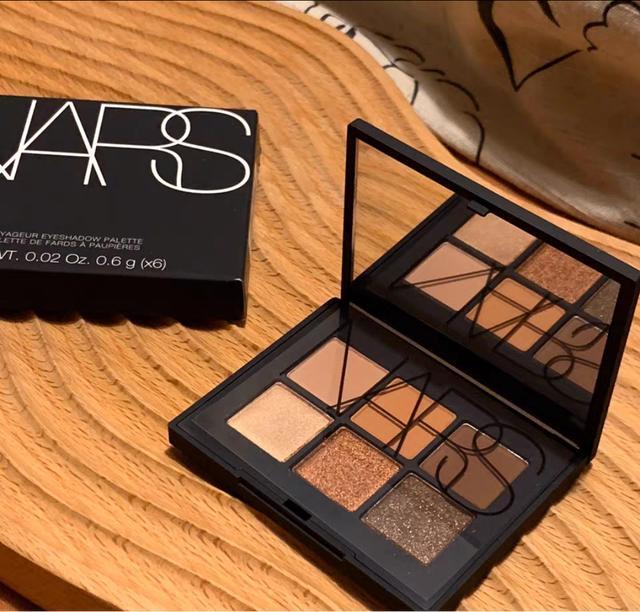 年度必买的八款眼影，全部都有的，也太让人羡慕了吧