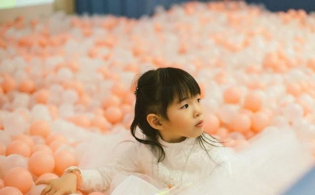 黄奕的婚姻之路很坎坷：第一段闪婚闪离，第二段被丈夫打到坐轮椅|黄奕|黄毅清|闪婚_新浪新闻