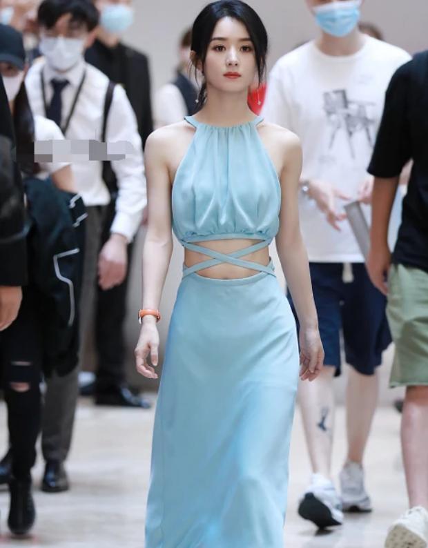 赵丽颖腰究竟有多细？双手掐腰那一刻，全网：羡慕哭了|赵丽颖|小蛮腰|身材