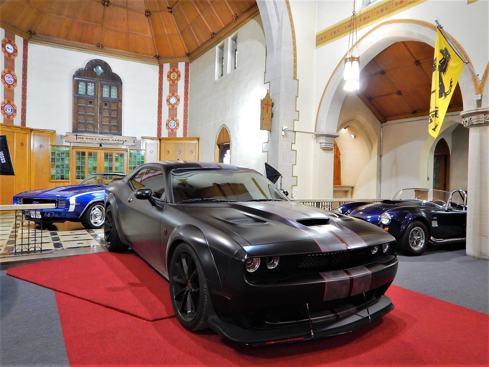 教堂改成汽车俱乐部，上帝的车库，汽车爱好者的天堂-新浪汽车