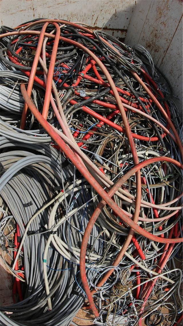 SCP-229杂线，SCP基金会电工闻之色变的线，究竟有多厉害？|收容|电流|电缆_新浪新闻