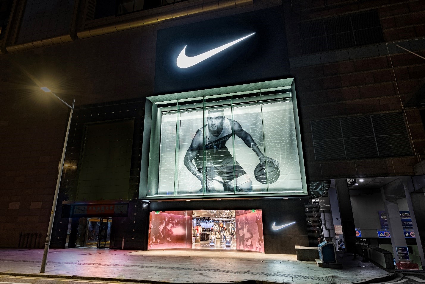 耐克全球首家NIKE RISE概念店落地广州，加速数字化零售布局|耐克|广州|零售_新浪新闻