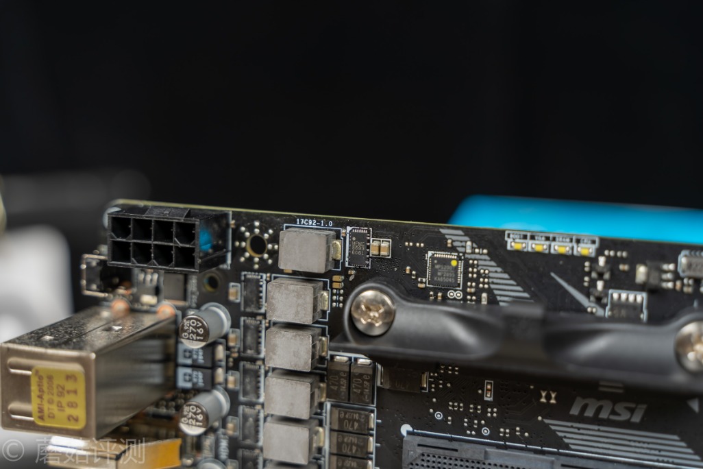 体积虽小，用料厚道、微星MPG B550I GAMING EDGE WIFI刀锋板__财经头条
