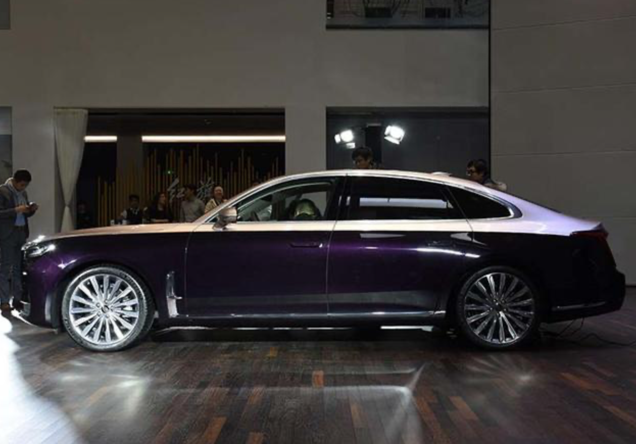 红旗H9预售价33万起，四座版要60万，网友：红旗飘了？-新浪汽车