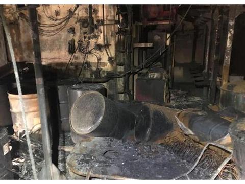 美军两栖攻击舰被烧报废，内部舱室损坏情况曝光，网友：惨不忍睹|麦克|爆炸|舱室_新浪新闻