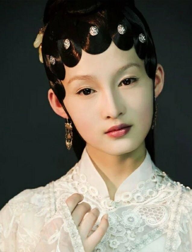 李沁在18岁出演薛宝钗，真的是最美薛宝钗呀！