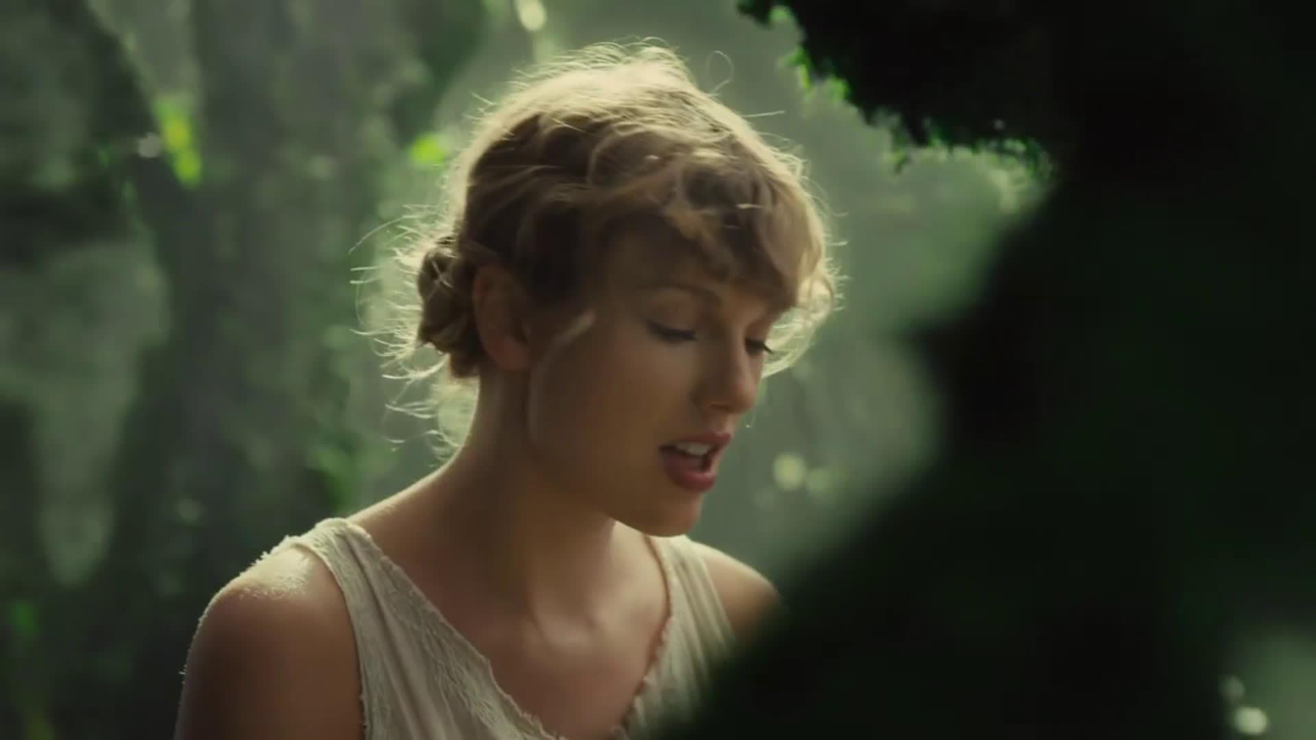 霉霉Taylor Swift新专辑《Folklore》单曲《Cardigan》MV公开……_新浪新闻