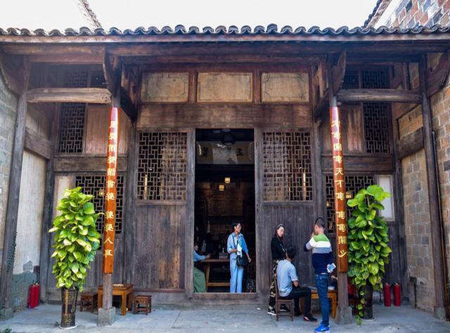 江西一个“文化”古村，位于金溪县，村民穿汉服一天能赚20元