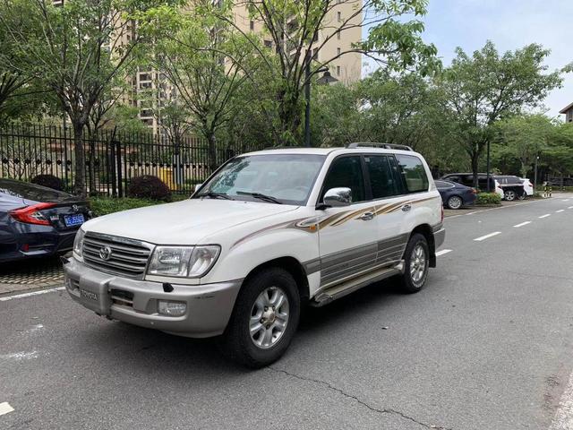 这辆丰田LC100现仅售7万，硬派越野利器 经典情怀车型