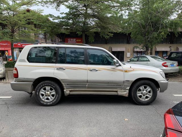 这辆丰田LC100现仅售7万，硬派越野利器 经典情怀车型