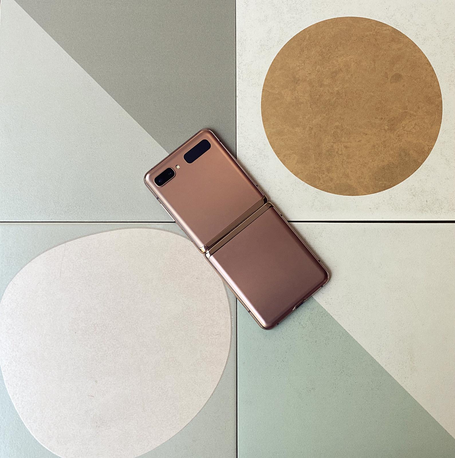 三星Z Flip 5G抢先体验：主打高颜值，加入5G补齐短板__财经头条