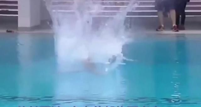 菲律宾灵魂“炸鱼队”经典跳水，裁判都看懵了，一致给出0分！|跳水|裁判|菲律宾_新浪新闻