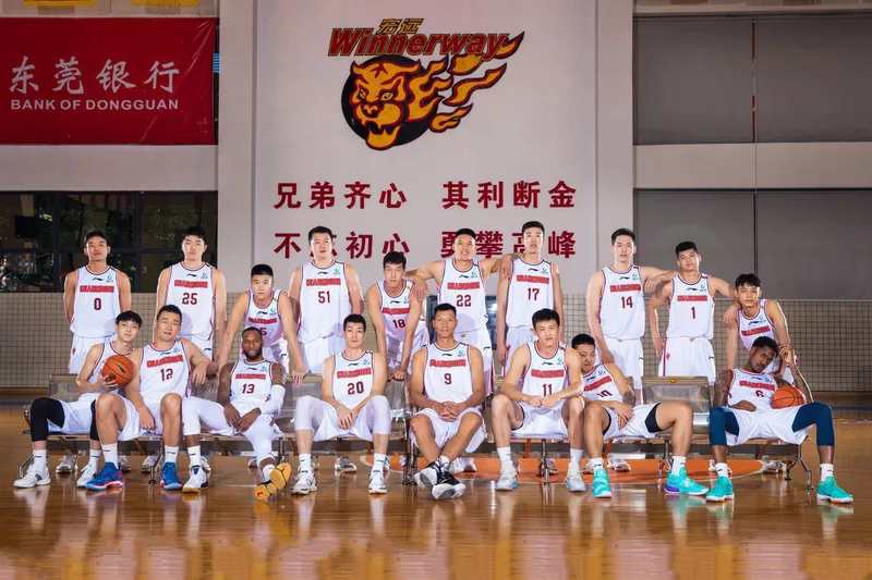 CBA联赛20支球队所有球员大合照，广东C位很霸气！|CBA|球队|球员_新浪新闻