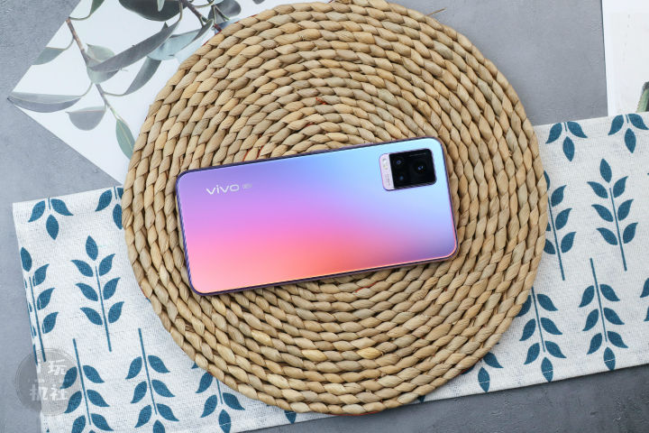 成功“减肥”的轻薄自拍旗舰，vivo S7正式发布__财经头条