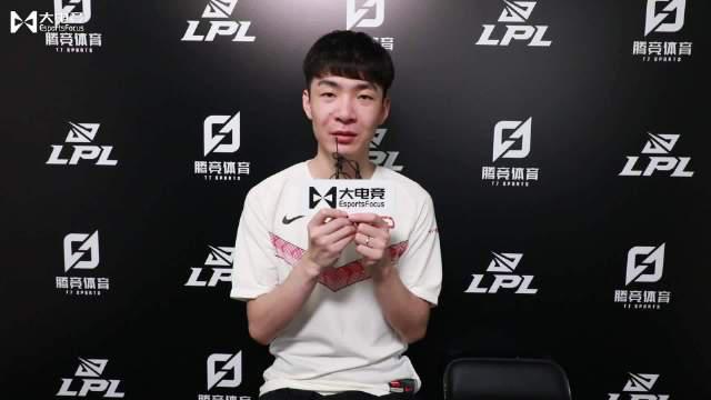 专访Langx花絮 Q：晚上准备去小小的庆祝下吗？_新浪新闻