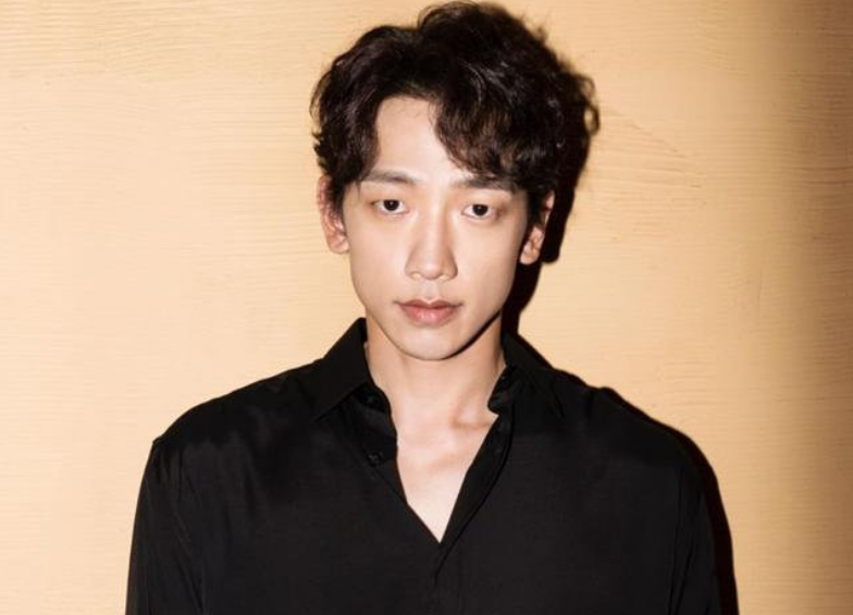 Rain暴瘦20斤后曝近照，面部轮廓清晰，脸色憔悴引粉丝心疼