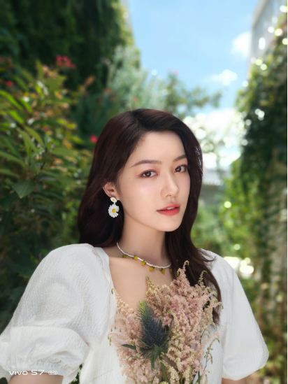 Lisa带来超S自拍秘籍，与vivo S7更搭！__财经头条