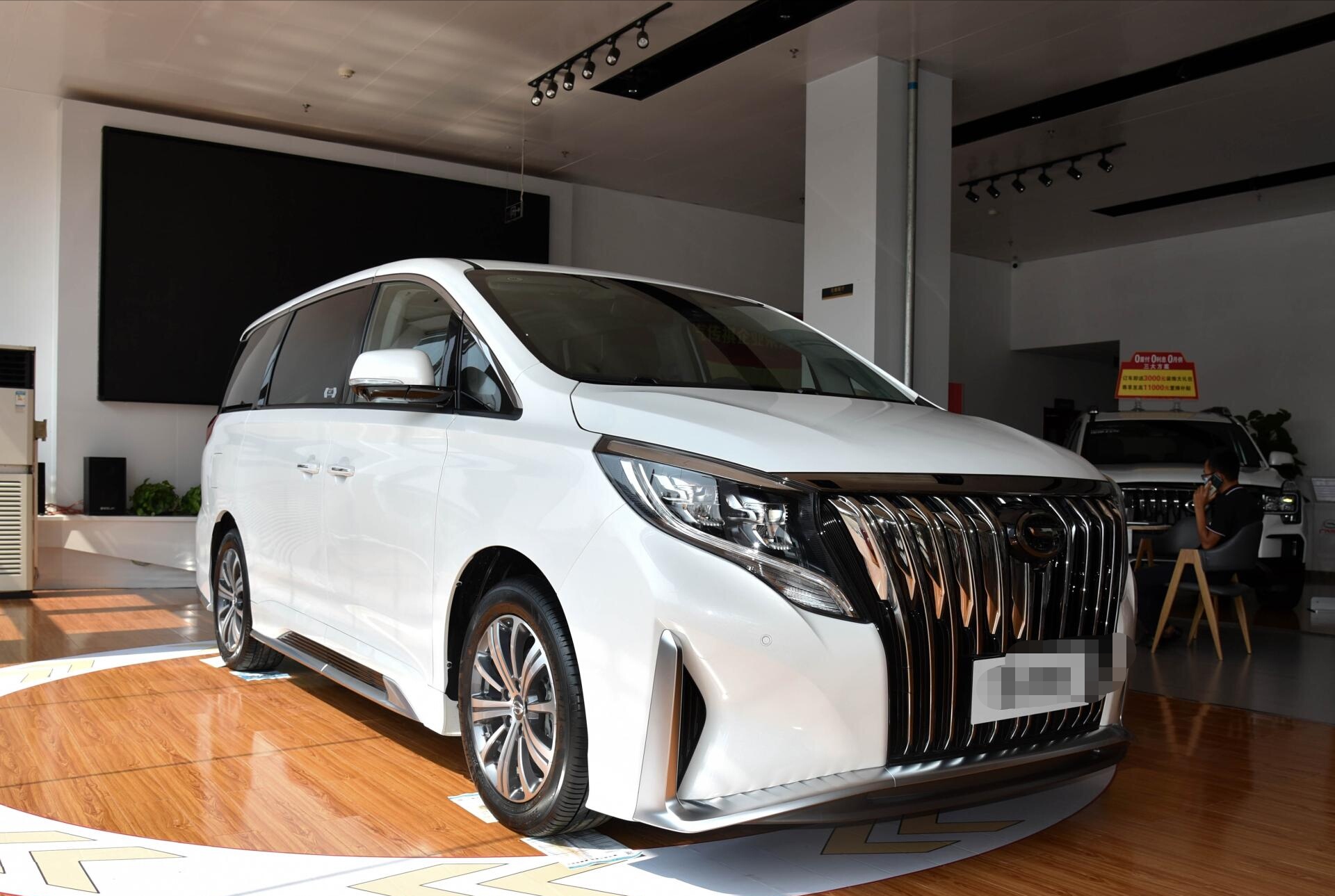 2021款传祺GM8，猛降3万，2.0T+8AT，新造型像埃尔法一样霸气-新浪汽车