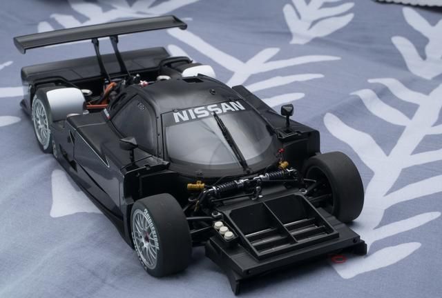 「模型测评」AA不负当年勇——Nissan R390 GT1 1998 黑色素车-新浪汽车
