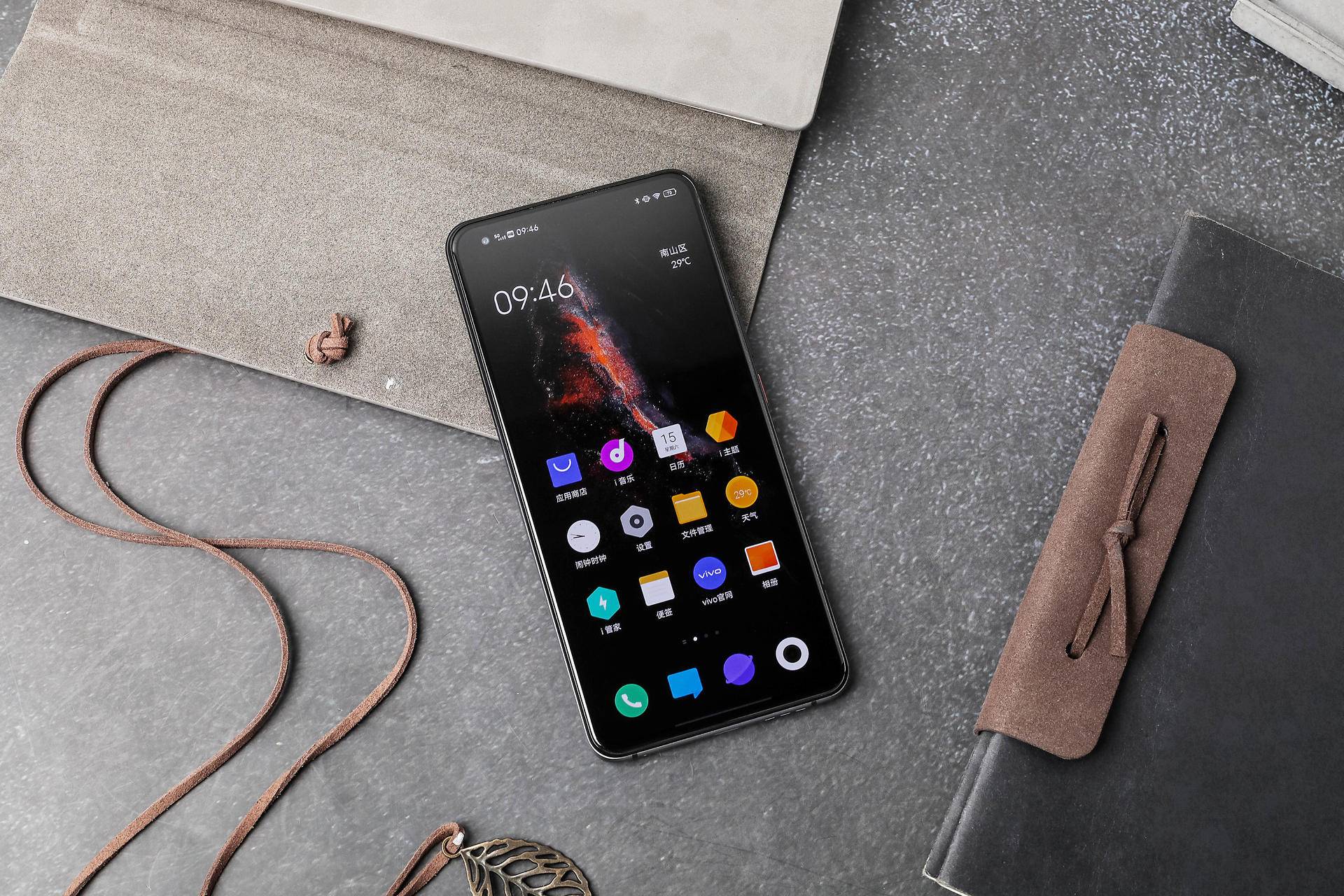 全能旗舰iQOO 5图赏：性能强悍，这就是你想要的款__财经头条