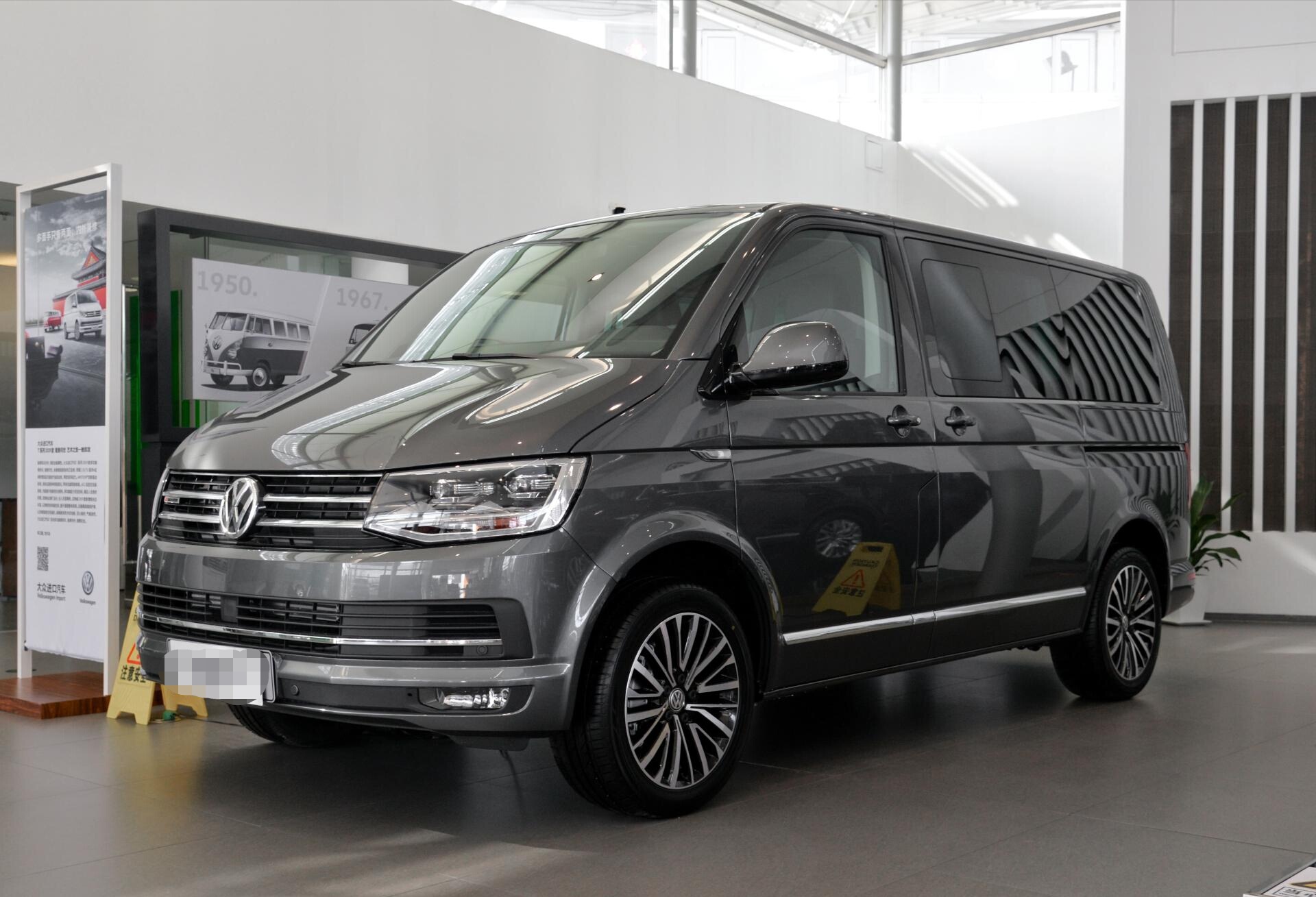 最霸气大众MPV来袭，2.0T+四驱，空间不输奥德赛，迈特威真给力-新浪汽车