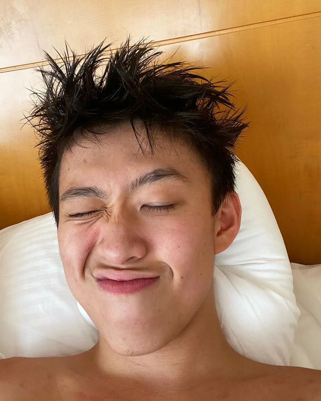 Rich Brian来中国和王嘉尔奔现，和女朋友网恋？| 七哥中国行独家专访