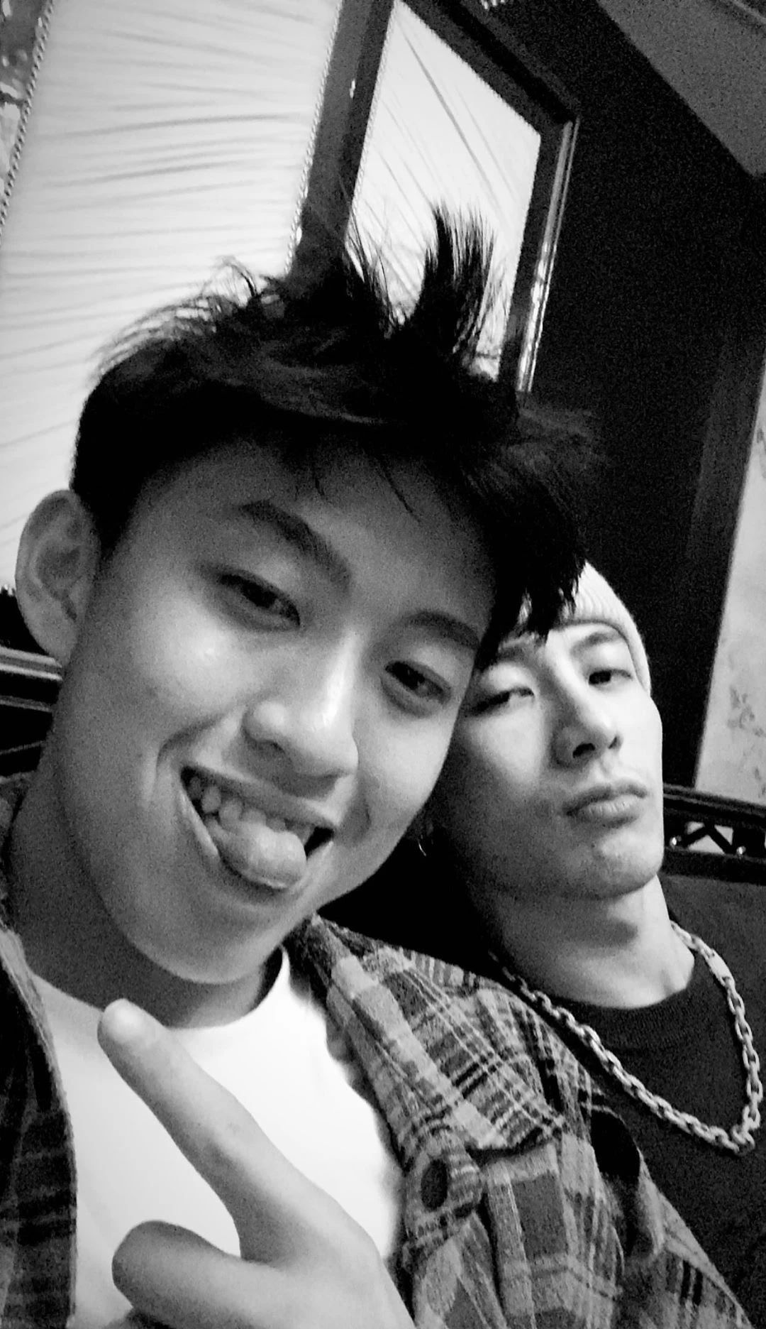 Rich Brian来中国和王嘉尔奔现，和女朋友网恋？| 七哥中国行独家专访