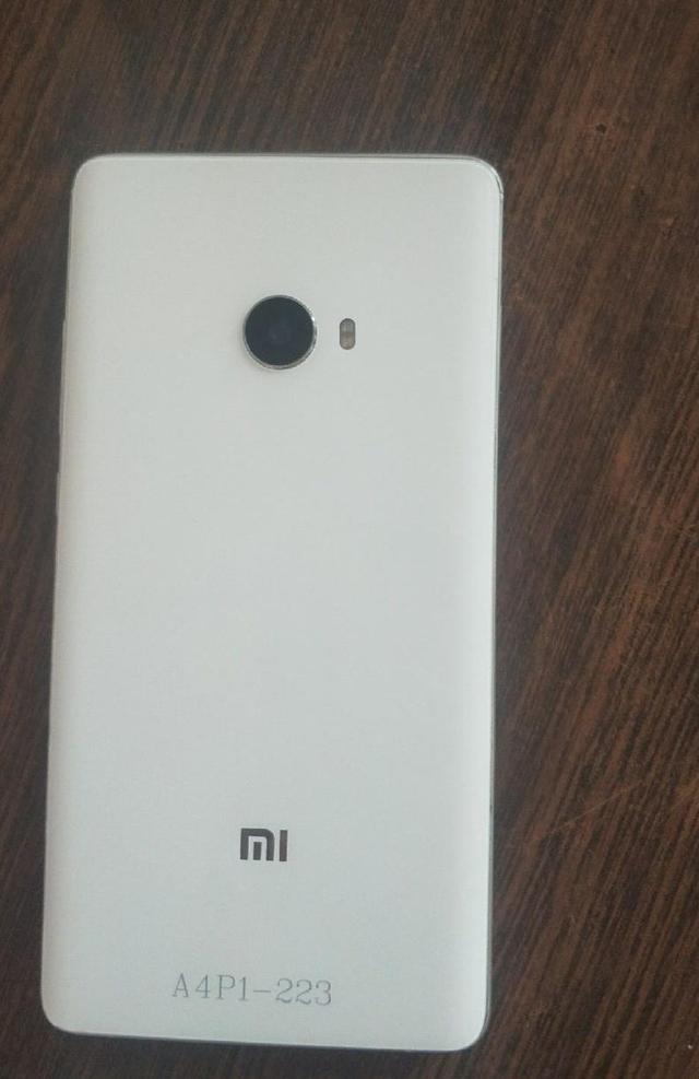 闲鱼惊现小米Note2工程机，标价19999元吸引2万人膜拜__财经头条