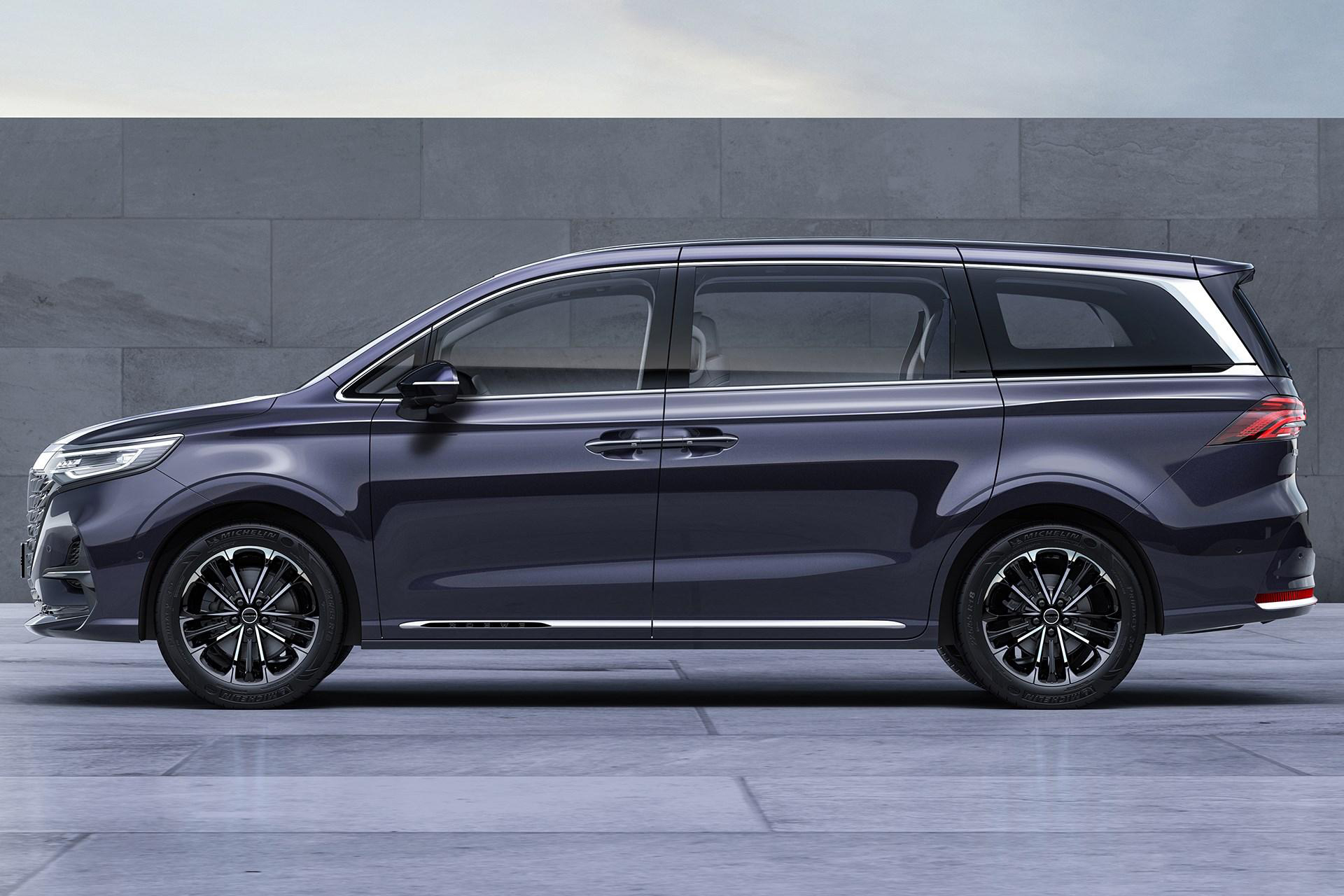 挑战别克GL8？荣威iMAX8实车曝光，外观霸气，轴距达3米