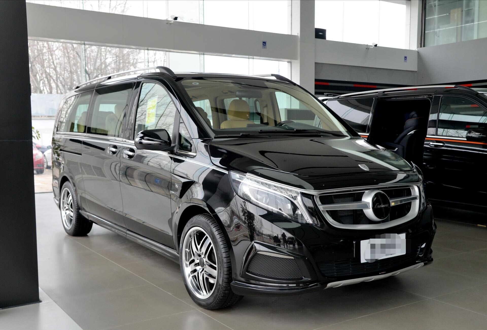 奔驰新款MPV曝光，2.0T+9AT，空间不输塞纳，落地40万真霸气-新浪汽车