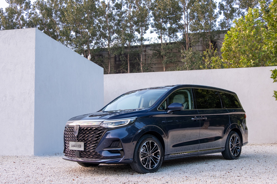 挑战别克GL8？荣威iMAX8实车曝光，外观霸气，轴距达3米-新浪汽车