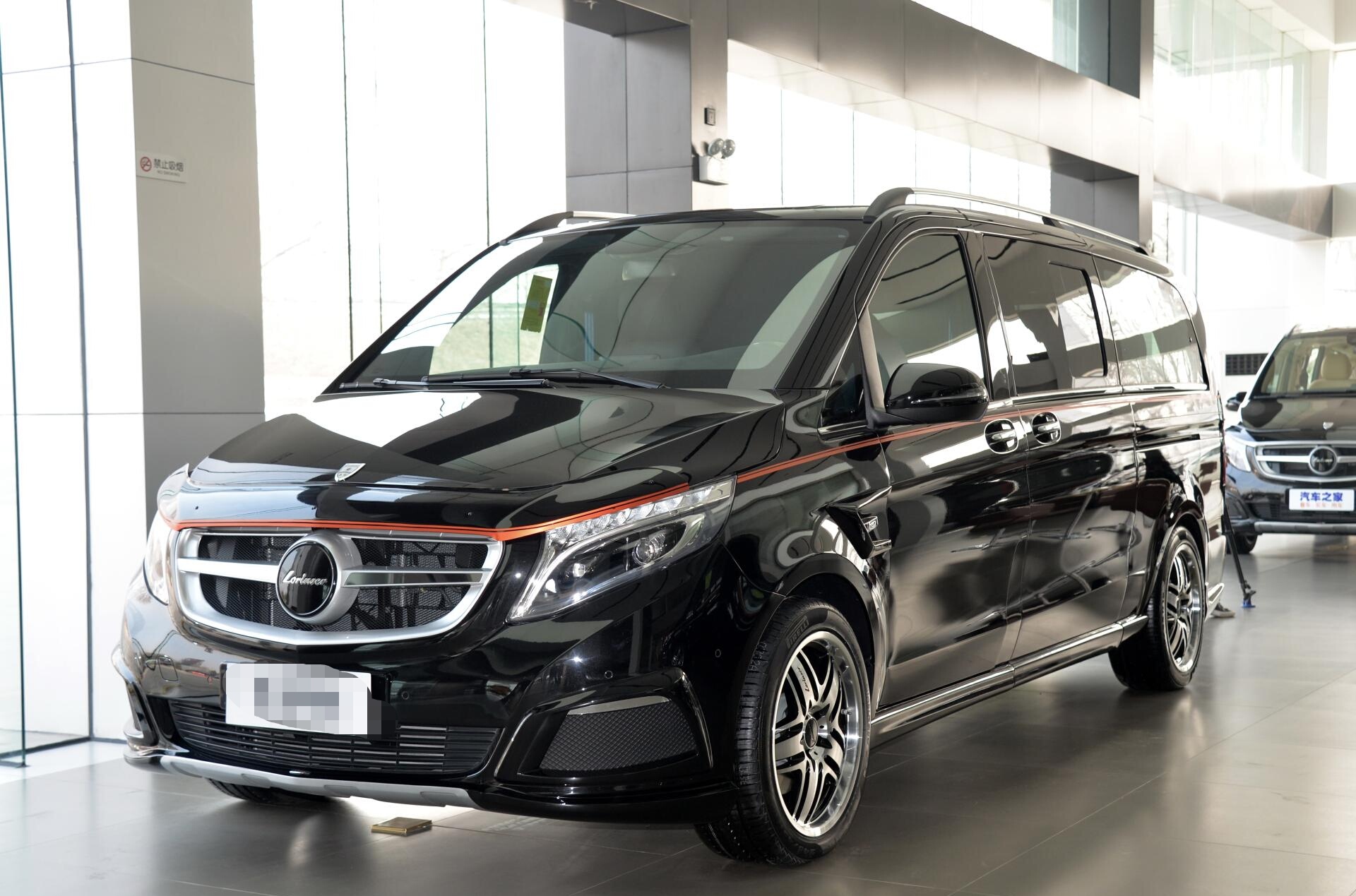 奔驰新款MPV曝光，2.0T+9AT，空间不输塞纳，落地40万真霸气-新浪汽车