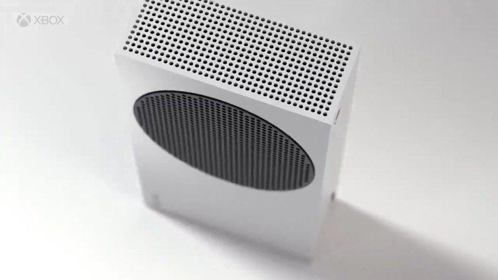 爆料！XSS与XSX主机对比视频：体积差距大_新浪新闻