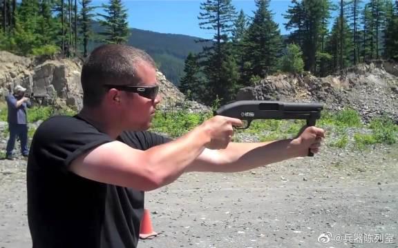 超级矮个子霰弹枪(英文名:Super-Shorty)是一家谢尔布公司(Serbu Firearms Inc)_新浪新闻