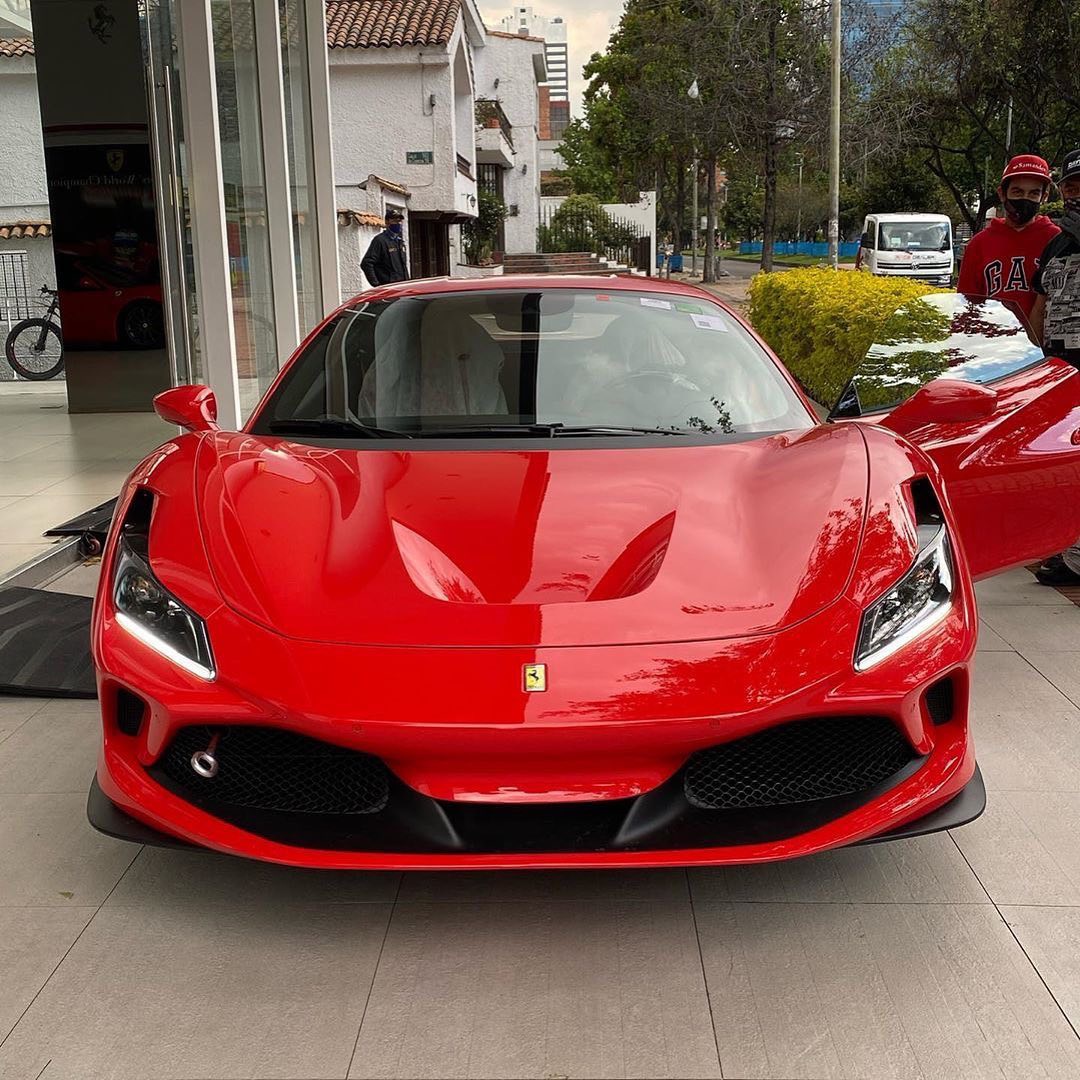 法拉利F8 Tributo实车 强大的运动气场-新浪汽车