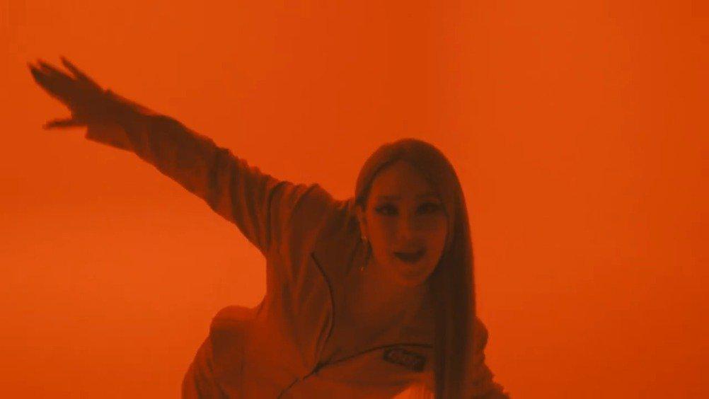 南韩说唱女王CL归来了！CL 发布《POST UP》+序曲MV ！ ！！！_新浪新闻