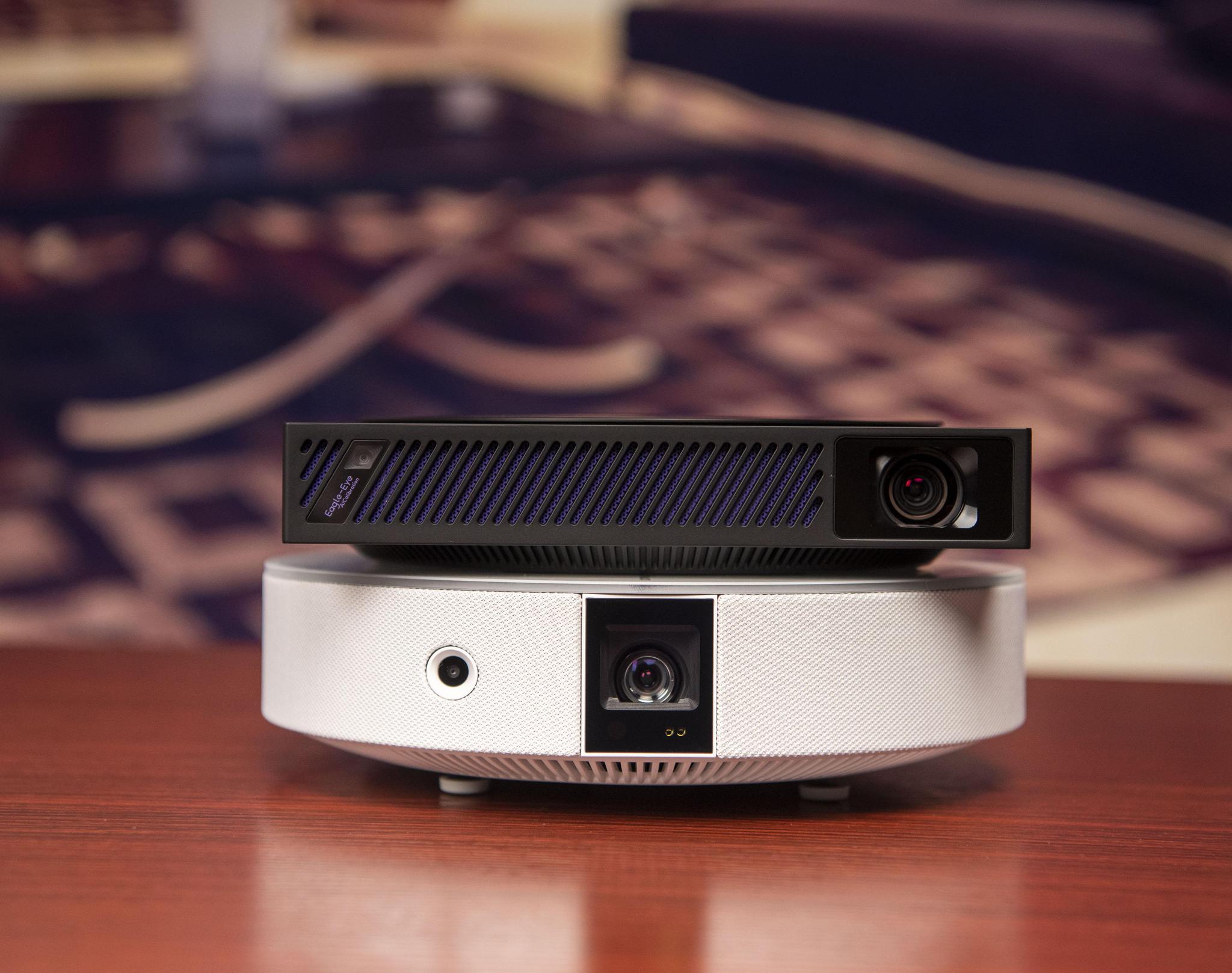 眼眸一亮智能投影标配！极米MOVIN 01X对比坚果G9评测__财经头条