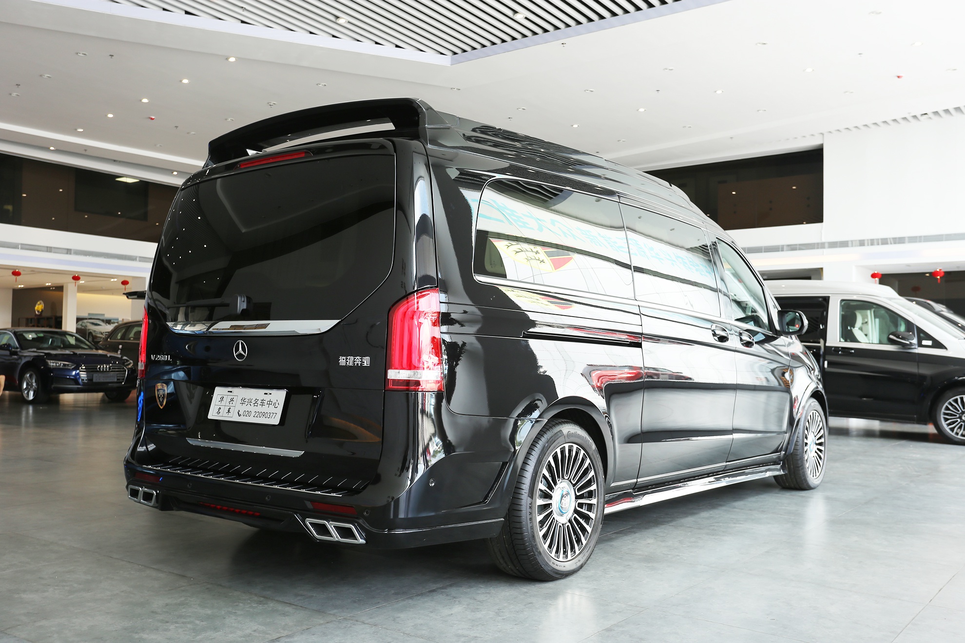 奢华高贵，接待首选，奔驰V级迈巴赫版到店，欢迎品鉴！-新浪汽车